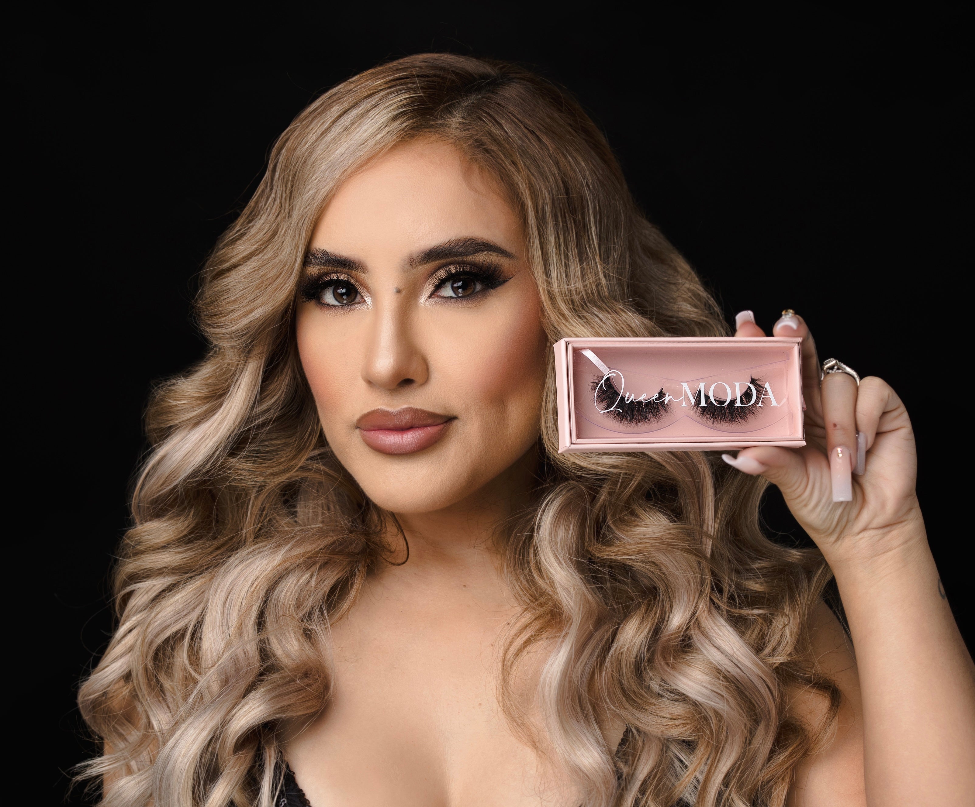 Lashes – Queen Moda